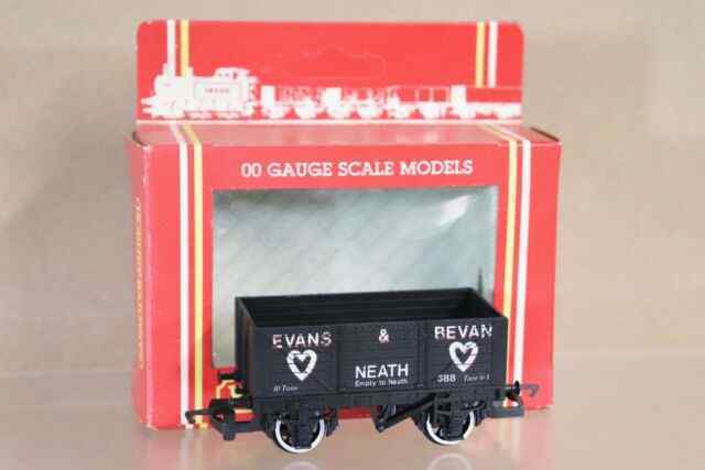 R142 Evans & Bevan 7 Plank Wagon Hornby - Wellingborough Trains & Models