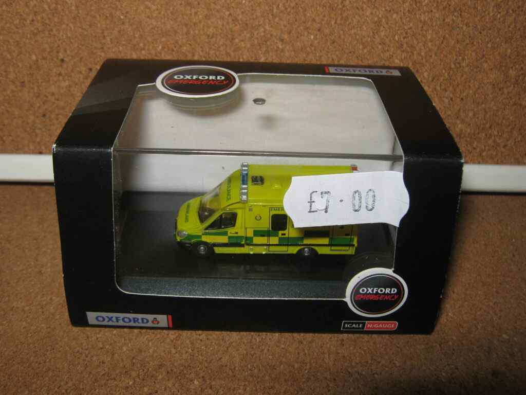 Oxford Diecast NMA001 Mercedes Ambulance Wales (Emergency) N Gauge ...