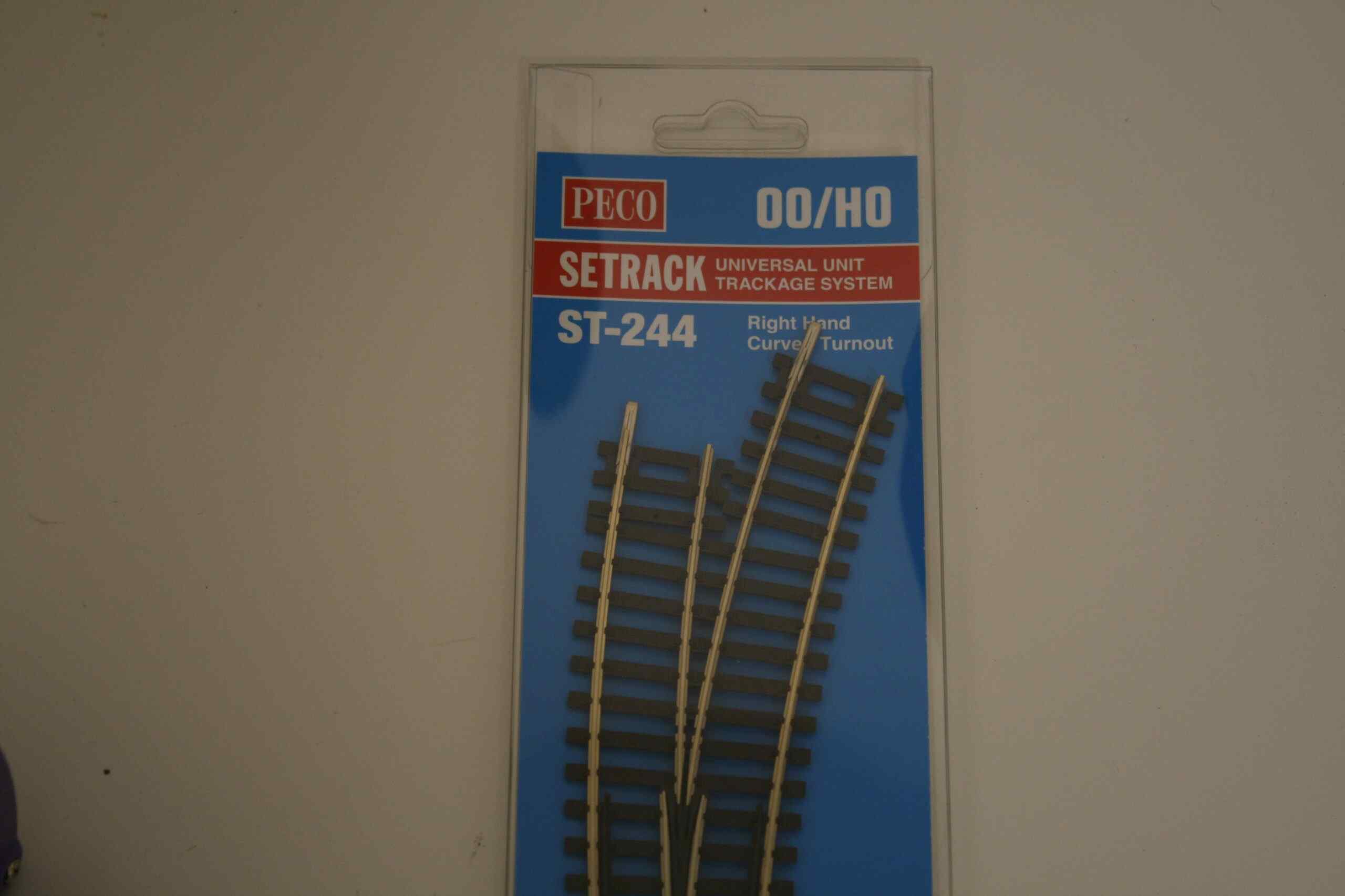 Peco ST-244 Right Hand Curved Turnout OO/HO Gauge - Wellingborough ...