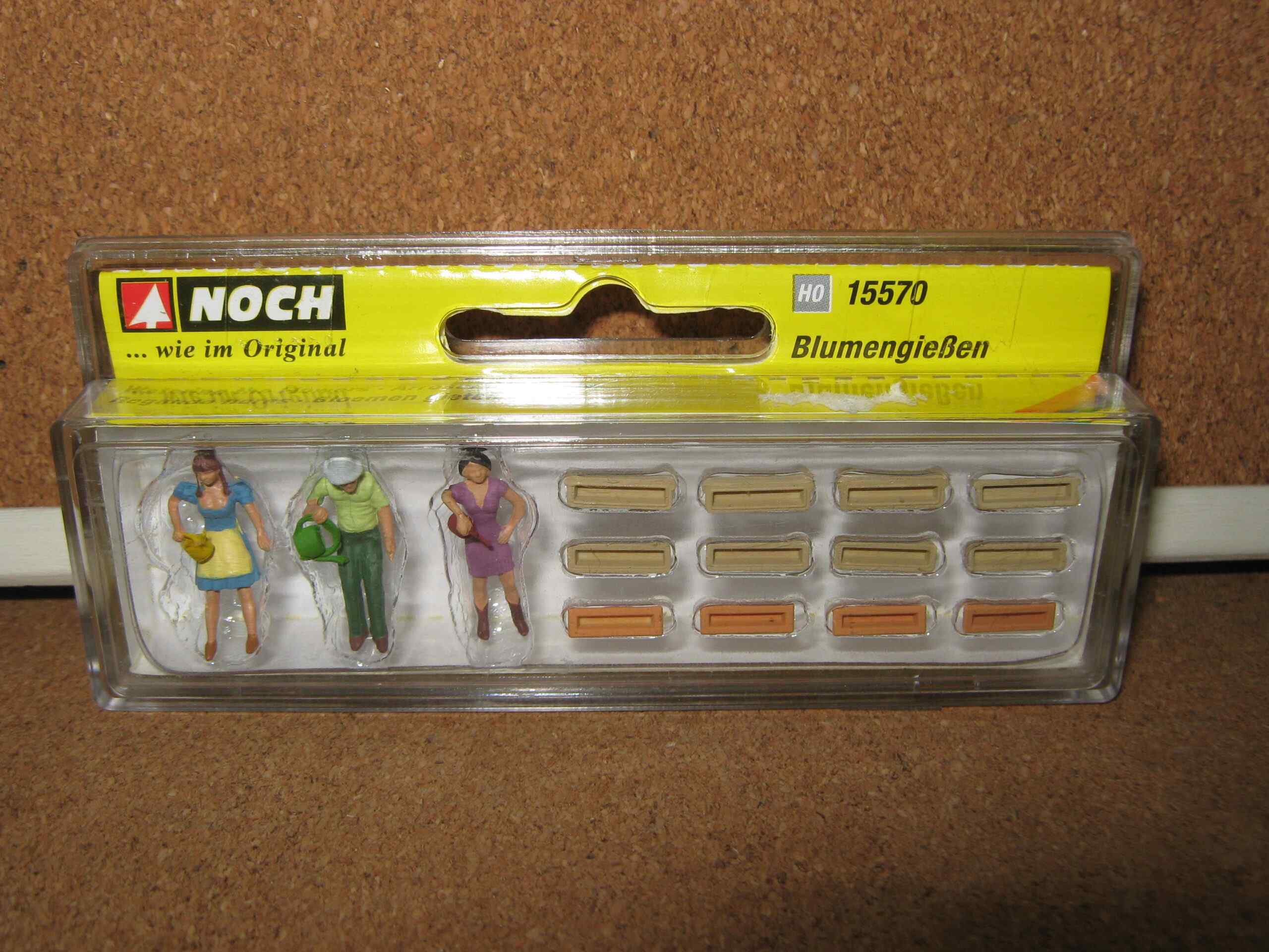 Noch 15570 Watering the Flowers HO Scale - Wellingborough Trains & Models