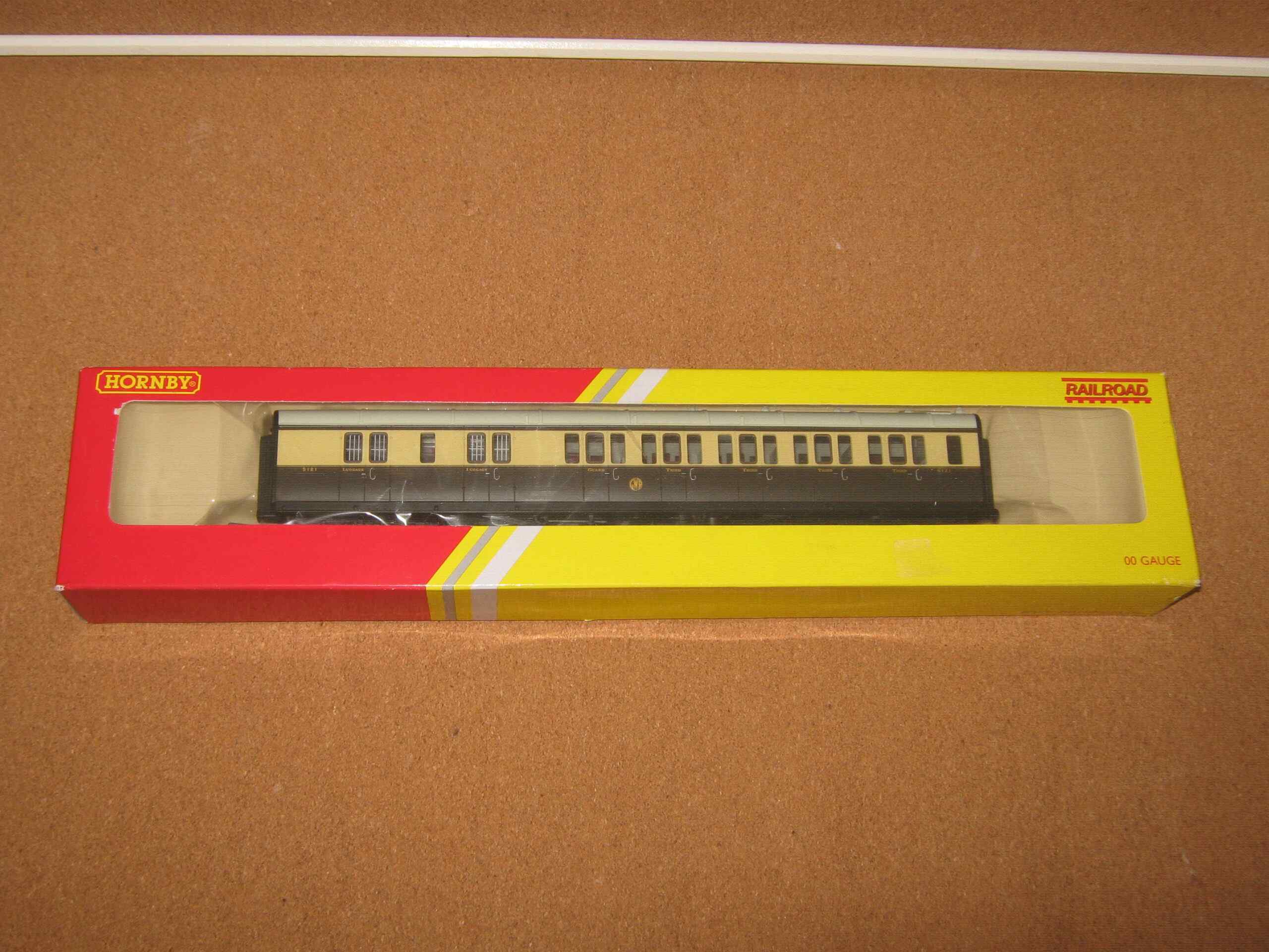 Hornby R4524 GWR Brake Coach 5121 Hornby Railroad Pre-Owned ...