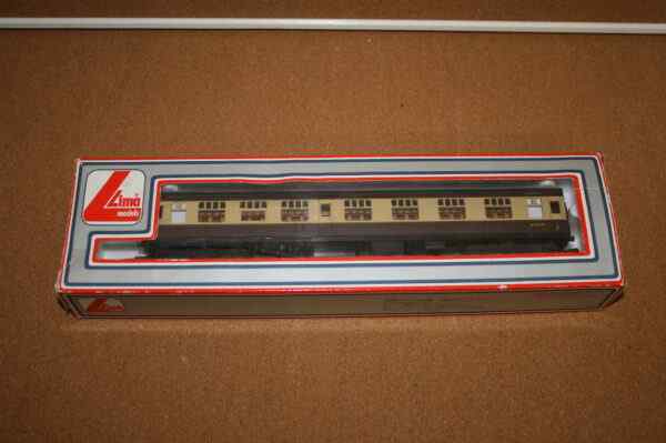 Lima 305313 Mk.1 Corridor Composite Coach (CK) BR Brown & Cream Pre ...