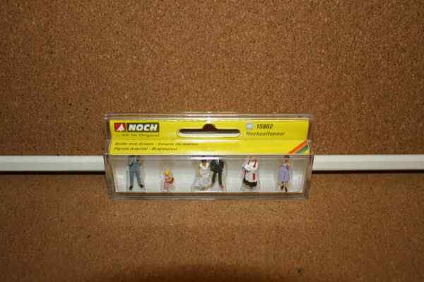 Noch 15862 Bride & Groom HO Scale - Wellingborough Trains & Models