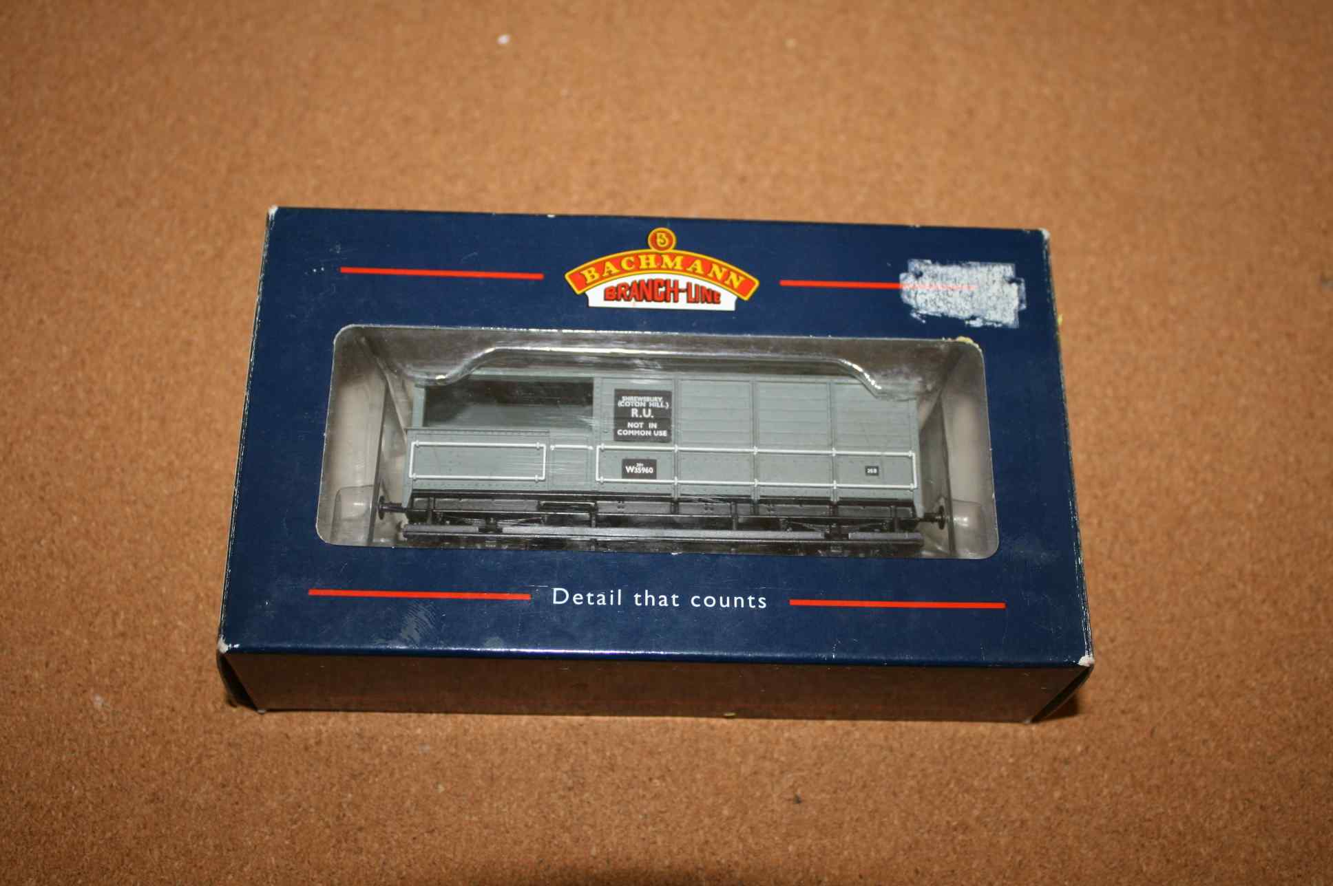 Bachmann 33-305 20T Toad Brake Van BR Grey (Shrewsbury) Pre-Owned ...