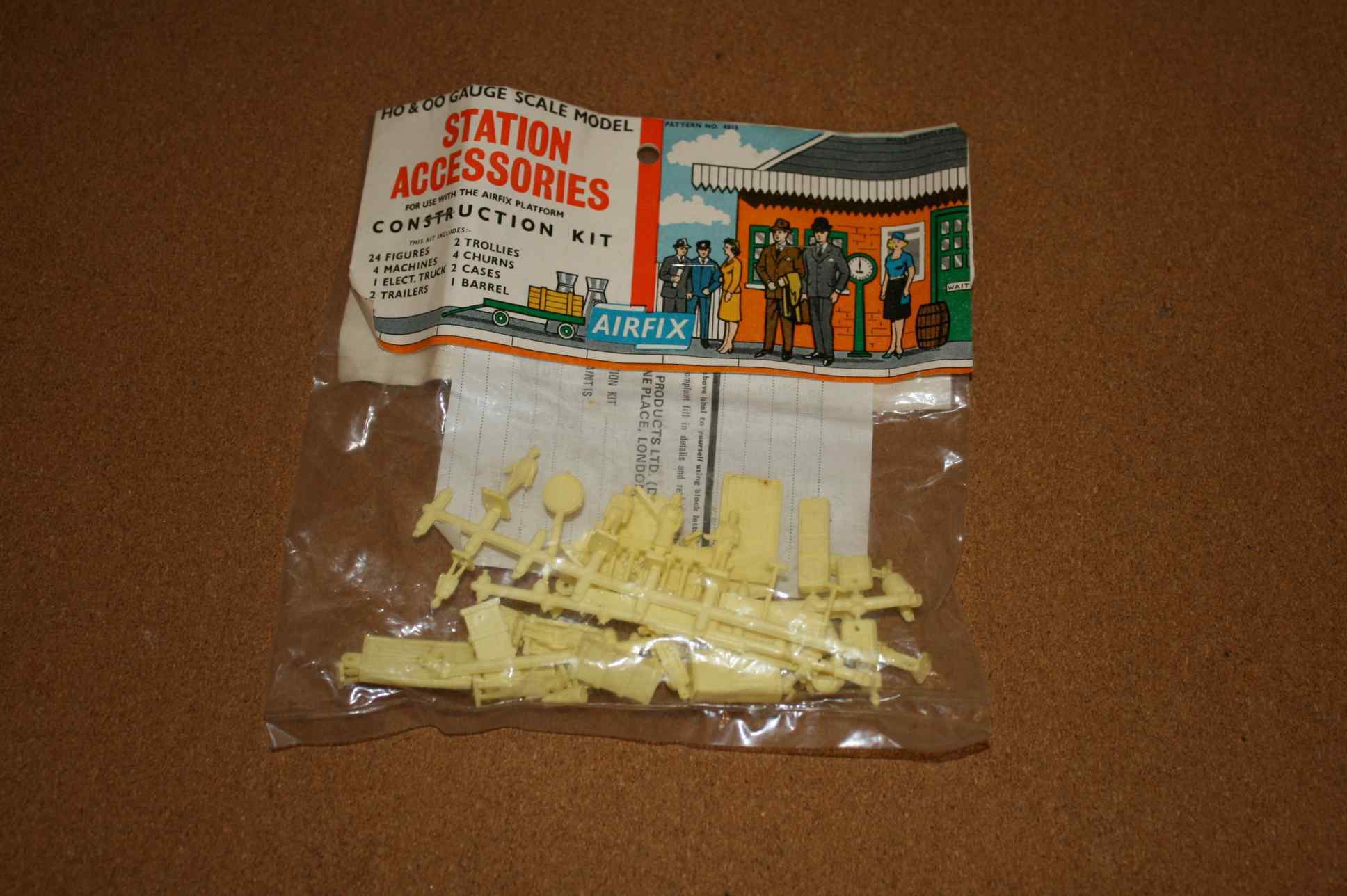 Airfix Station Accessories Model Kit OO/HO Scale - Wellingborough ...