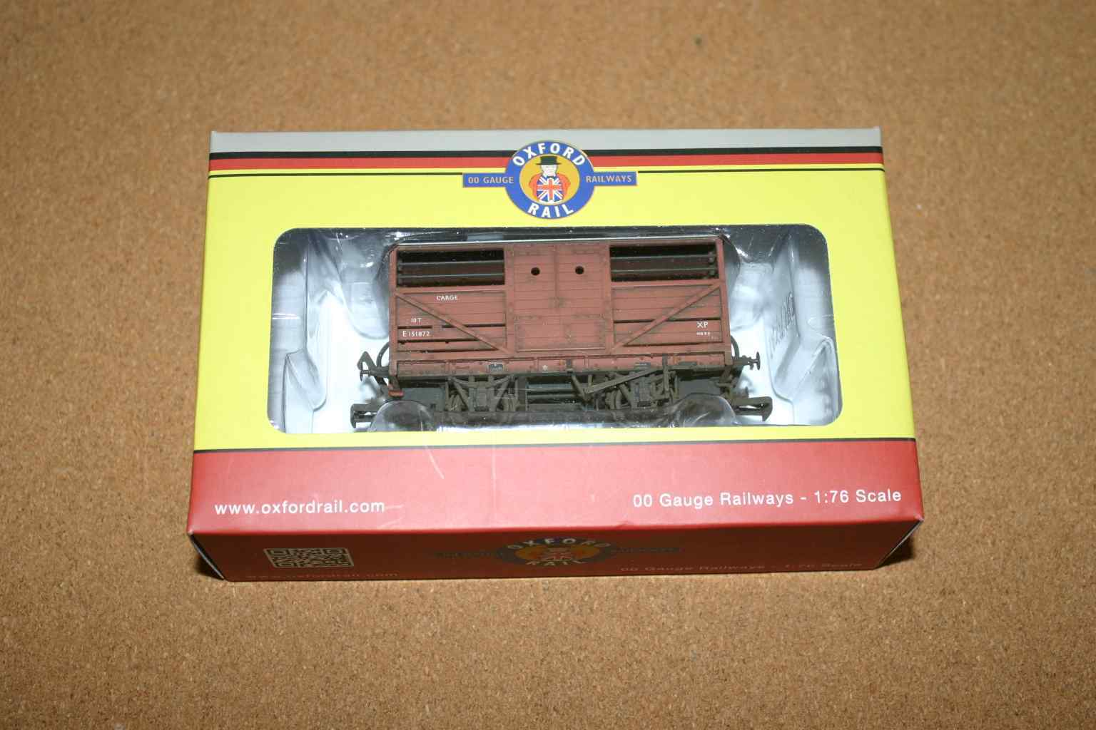 Oxford Rail OR76CAT001B BR Cattle Wagon E151872 Lightly Weathered Pre ...