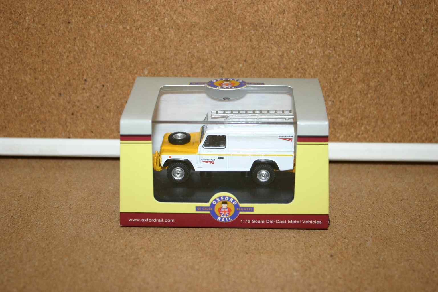 Oxford Diecast OR76ROR002B Rail Road Defender Network Rail (Oxford Rail ...