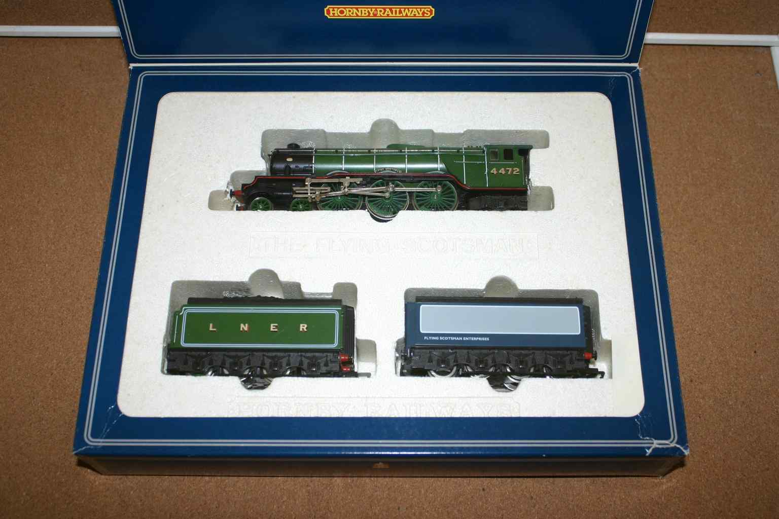 Hornby R098 Flying Scotsman with Two Tenders and R089 BR Mk2A Coaches ...