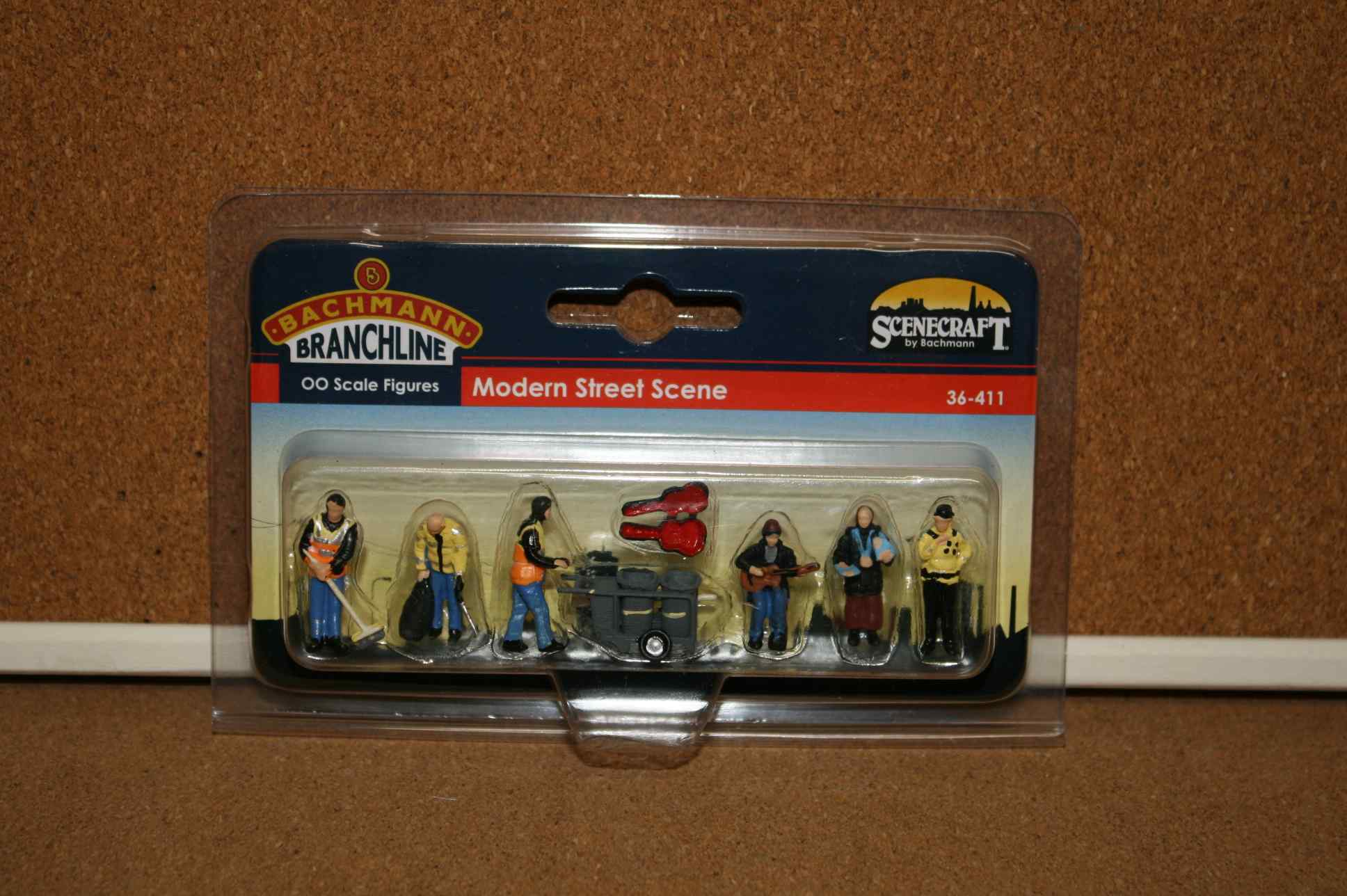 Bachmann Scenecraft 36-411 Modern Street Scene OO Scale Figures ...
