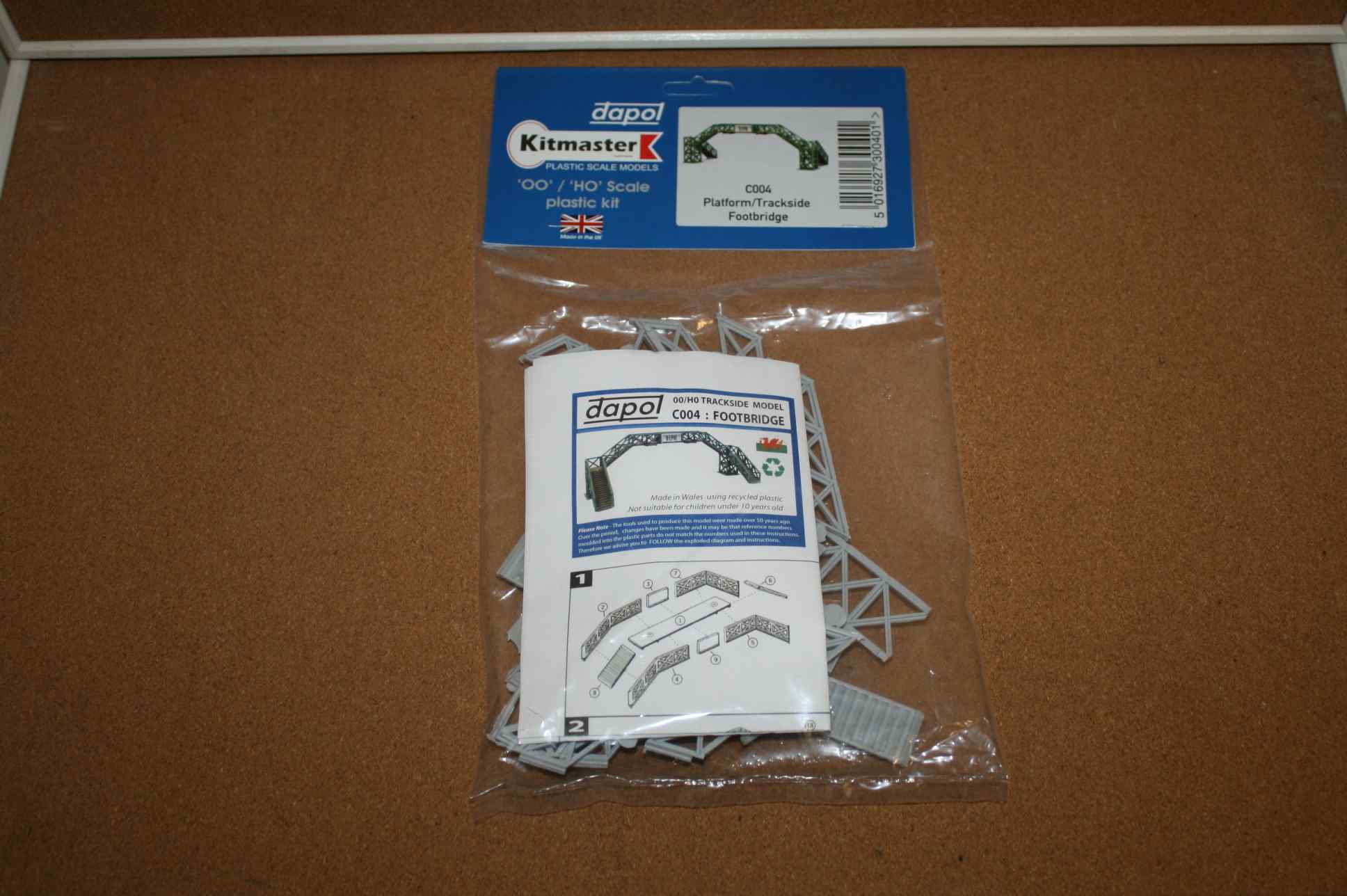 Dapol C004 Platform/Trackside Footbridge OO/HO Scale Plastic Kit ...