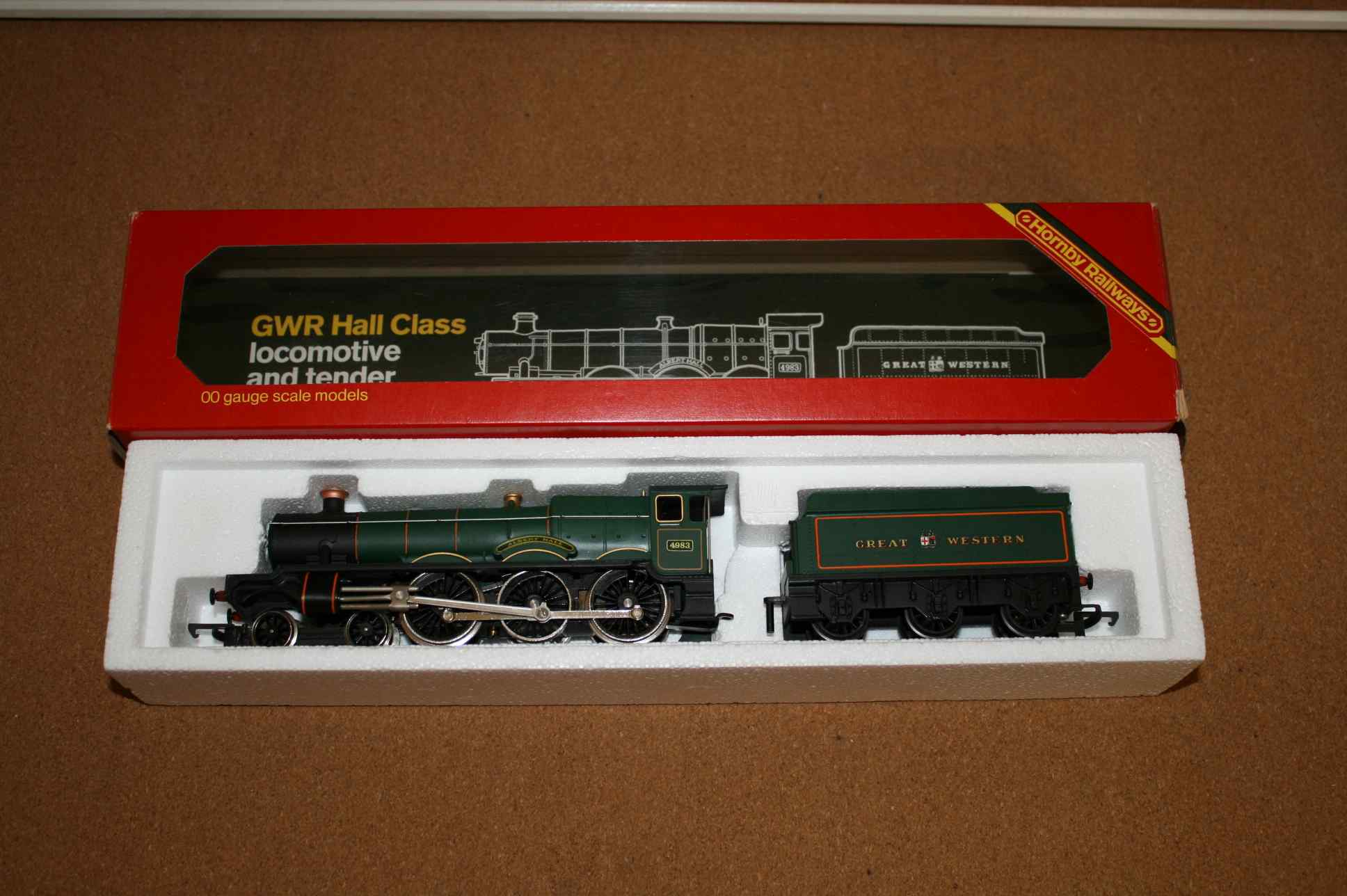 Hornby R759 Hall Class GWR Loco "Albert Hall" GWR 4983 Pre-Owned with ...