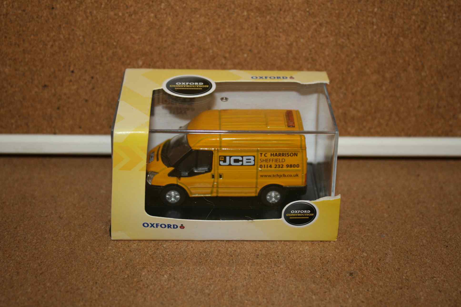 Oxford Diecast 76FT027 Ford Transit SWB Medium Roof JCB (Construction ...