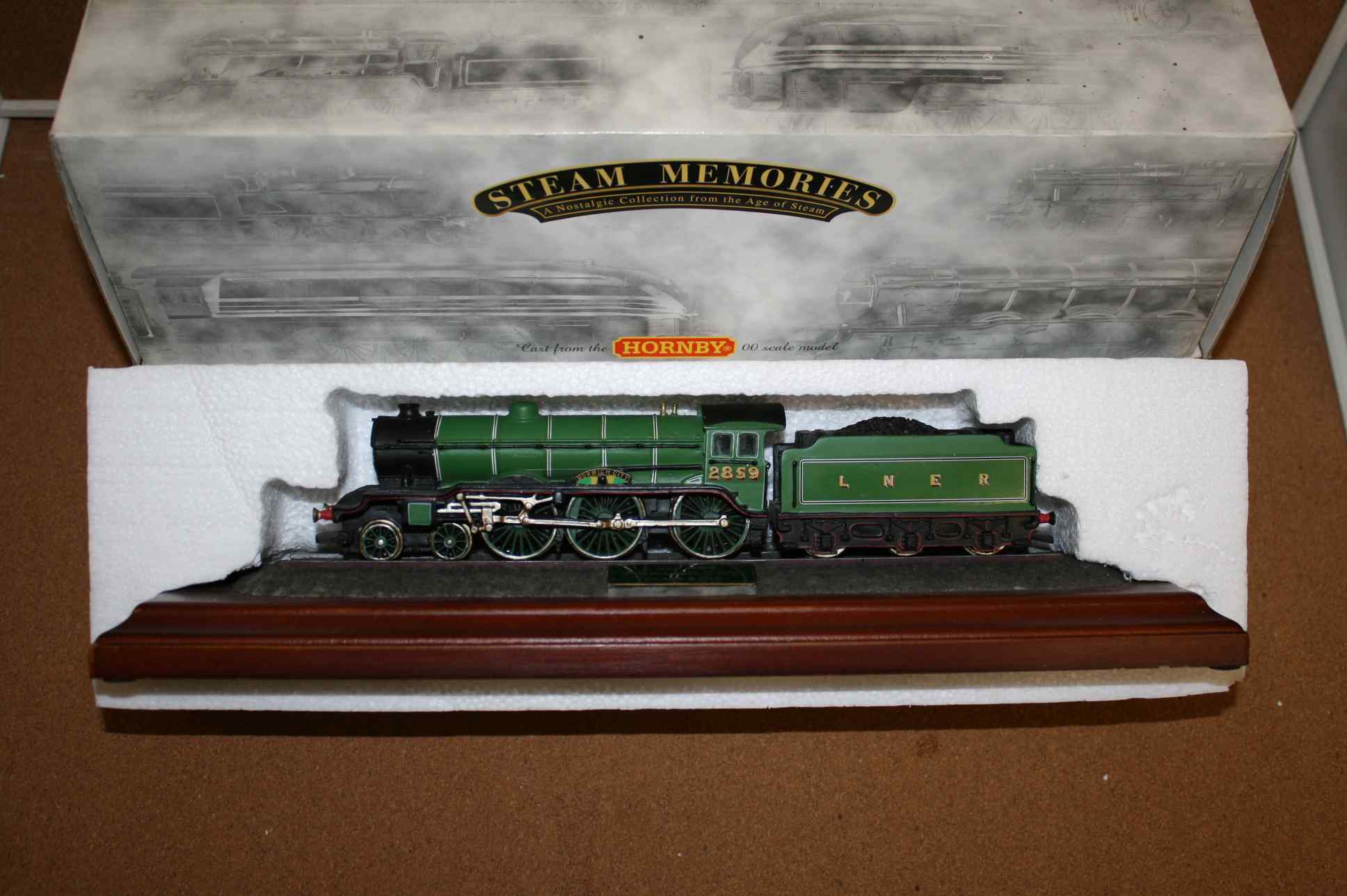 Hornby Steam Memories 03575 'Norwich City' Class B17/4 (Hand Painted ...