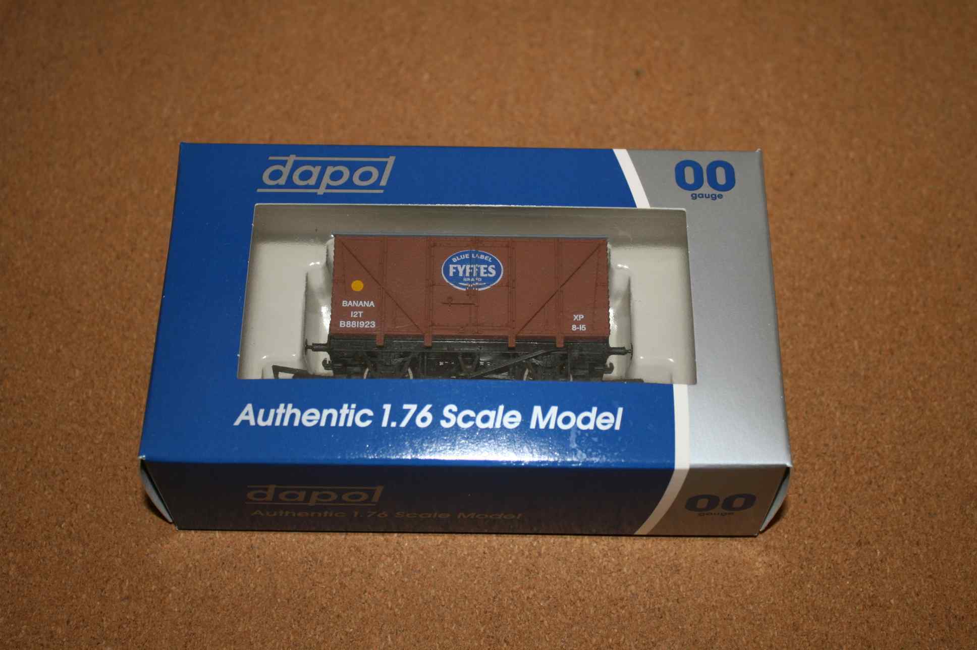 Dapol 4F-016-017 12-ton Banana Van "Fyffes" B881923 - Wellingborough ...